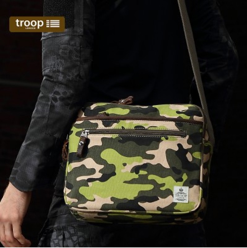 Pevná brašna z pevné bavlny vhodná i pro tablet ≡ TROOP-LONDON.CZ